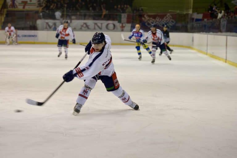 How To Do A Slap Shot: Mastering The Technique | hockeyscene.com